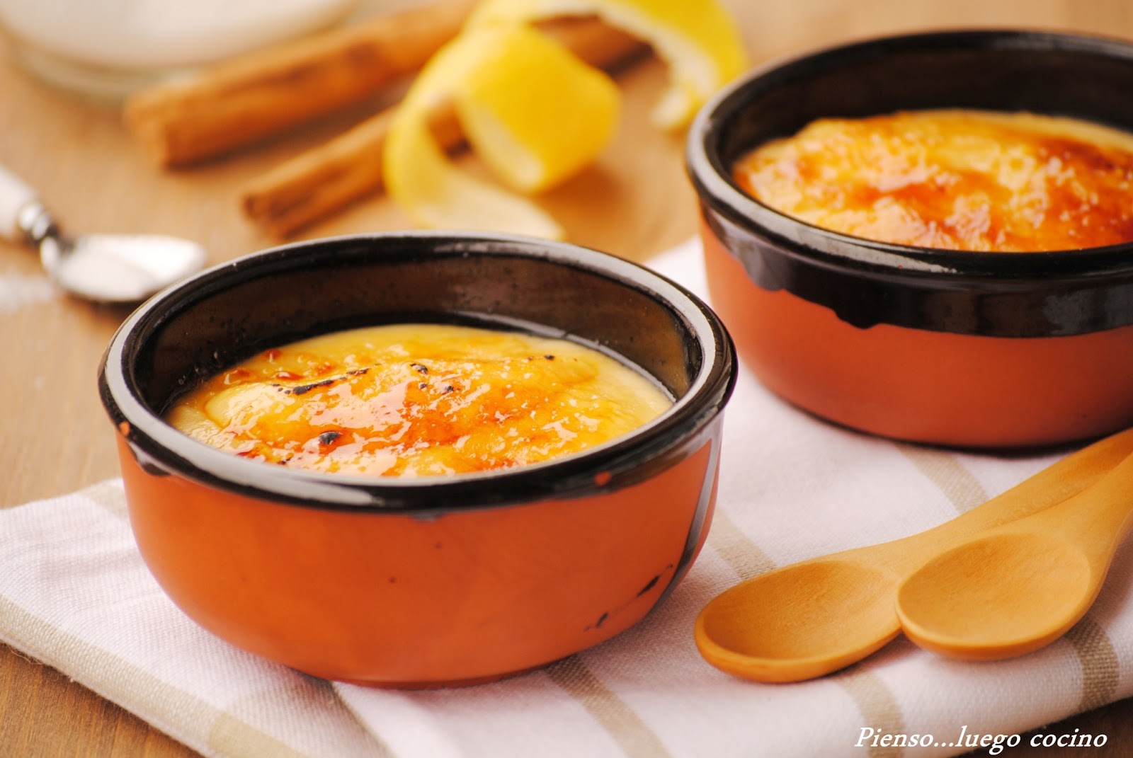 Cremă catalană cu zahăr caramelizat | TeMănânc.ro