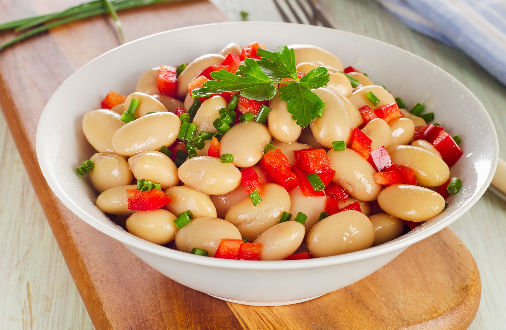 Salată de fasole boabe - cea mai simplă rețetă (5 minute) | TeMănânc.ro